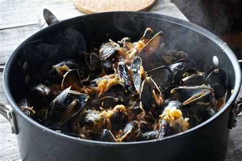 Steamed Mussels Recipe Weekend At The Cottage