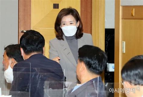[포토] 국민의힘 서울시당 회의 참석하는 나경원 아시아경제