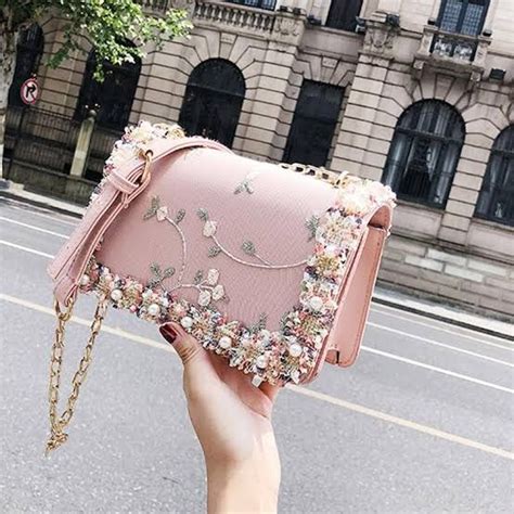 Beautiful And Decent Girl Hand And Shoulder Bags Design Collection