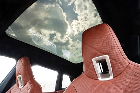 316萬元起兩規格，bmw Ix豪華純電旗艦休旅正式預售！ Carstuff 人車事