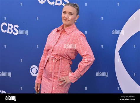 Emily Osment Bei Der Cbs Fall Schedule Celebration In Den Paramount