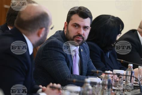 Външните министри на България и Северна Македония разговаряха по телефона за пожара в съседката