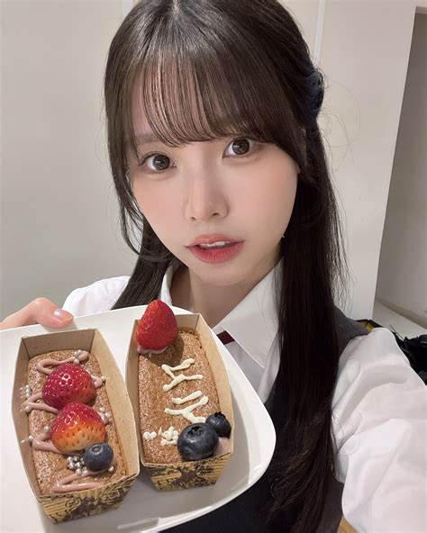 Liyuu 10日遅くなったけど ！ バレンタイン写真🍓🍫しゅてき。 Instagram
