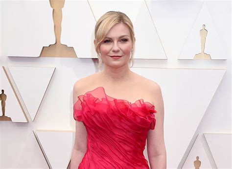 Kirsten Dunst Makes Elegant Arrival In Red Tulle Dress And Satin Pumps On