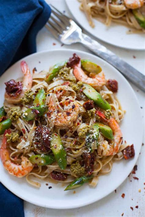 Easy Shrimp Pesto Pasta With Asparagus And Sun Dried Tomato The Foodie Dietitian Kara Lydon