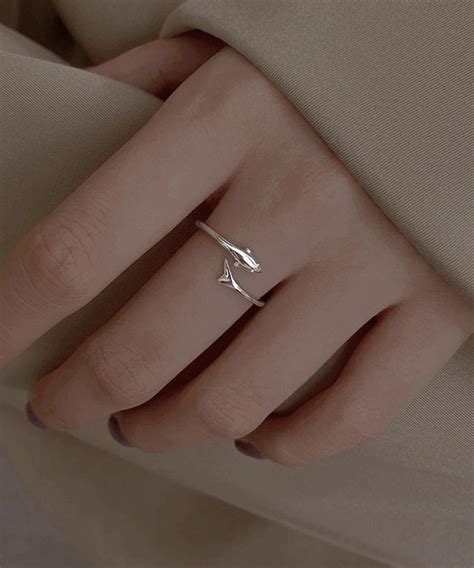 925실버 돌고래꼬리 오픈링 반지 프리사이즈 은 에이블리