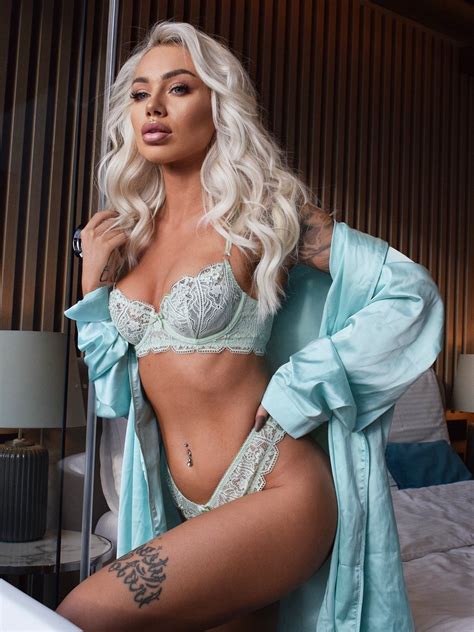 برند لباس‌های سکسی ریانا 💜💙💚 Savage X Fenty