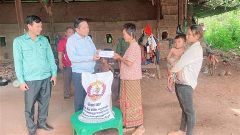 លោក សោ សាវឿន ប្រធានក្រុមការងារគណបក្សប្រជាជនកម្ពុជាចុះជួយឃុំព្រែកកក់