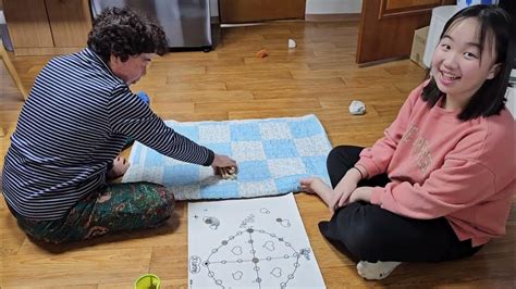 설날 할머니랑 가현이 윷놀이 1편 윷놀이 설날 할머니집 Youtube