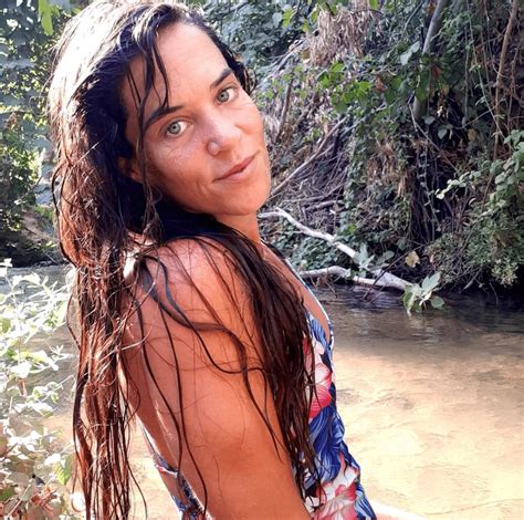 עדי אלוני הידרותרפיסטית עולם המים