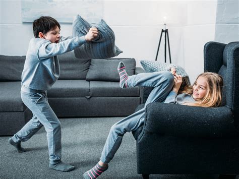 C Mo Gestionar Las Peleas Entre Hermanos Bayard Ediciones Juntos Por La Lectura