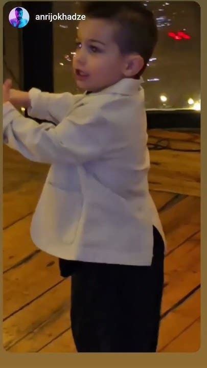 გიორგი გასვიანი მეუღლესთან და შვილთან ერთად Youtube