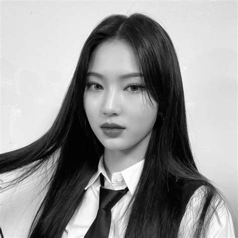 Pin By Catherine Chiavaroli On Lali Layout 7 Black And White Isa