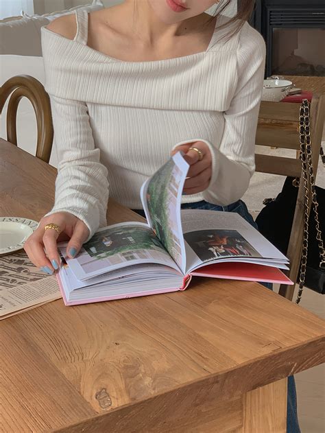 🌷봄신상 에르 언발 봄 오프숄더 발레코어 골지 티셔츠2color