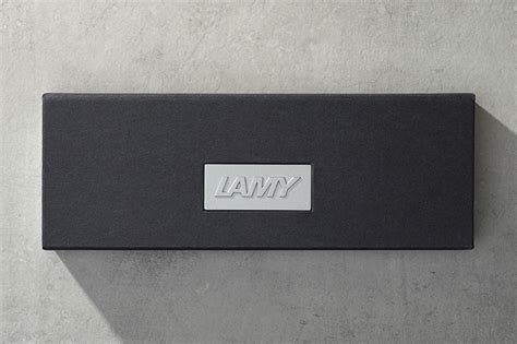 라미 로고 브러쉬드 스테인리스 스틸 만년필 후기