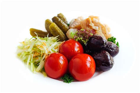 절인 야채 오이 토마토 양배추는 흰색으로 분리됩니다 보존 식품 건강한 식생활에 대한 스톡 사진 및 기타 이미지 건강한 식생활 고추류 날것 Istock