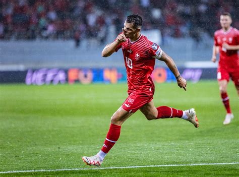 Schweizer Bayer Star Xhaka Will Gegen Dfb Team Auf Die Zunge Verzichten Mopo