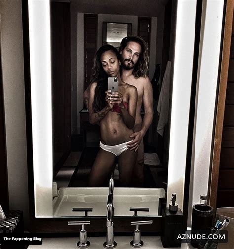 Zoe Saldana Sexy Poses Flaunting Her Hot Body In Bikinis While On