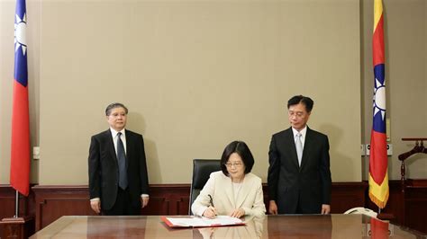 20160520 總統簽署行政院院長暨總統府、國家安全會議秘書長任命令，及主持行政院院長暨總統府、國家安全會議秘書長與行政院副院長暨行政院