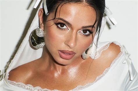 Продюсер Дворцов Нюша сможет выступить на корпоративе за 2 миллиона рублей