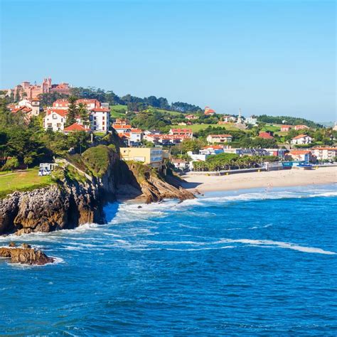 El Pueblo Conocido Como El ‘santorini Español Donde Veraneaba Putin Playas Y Una Iglesia