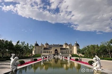 张裕国内八大酒庄探秘 1915年， 张裕 葡萄酒在巴拿马世博会上夺得四枚金奖，一举成名天下。2002年，张裕邀请蓝裕文化酒庄规划设计院改造的张
