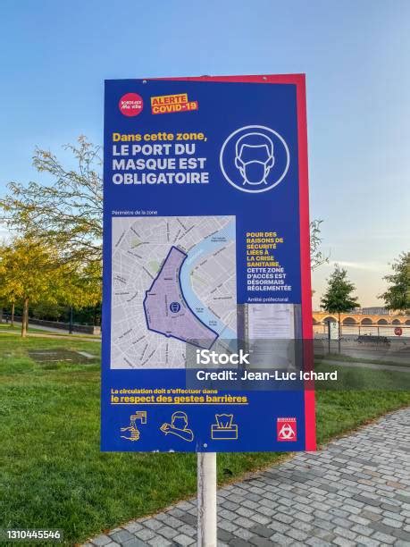 코비드19 코로나바이러스 전염병 동안 보르도 프랑스 도심에서 마스크 착용이 의무적으로 필요한 지역을 나타내는 표지판 0명에 대한 스톡 사진 및 기타 이미지 Istock