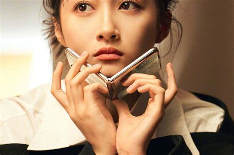 Huaweis P50 Pocket Is A Stylish Clamshell Foldable Launching This Month The Verge