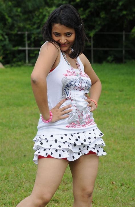 Hot Telugu Actress Swetha Basu Prasad Thighs Show Photos Spicy Ammayi
