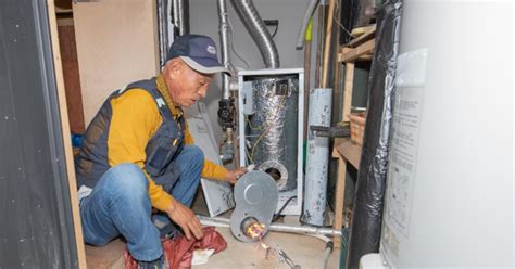 보일러 수리에 한시름 고성군 태풍피해 주택·상가 무상 수리