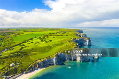에 트 르 타의 절벽에 아름 다운 파노라마 풍경 자연 놀라운 절벽 에 트 르 타 노르망디 프랑스 라만 쉐 또는 영어 채널 화창한 여름 날에 지불 드 콕스 지역의 해안 프랑스