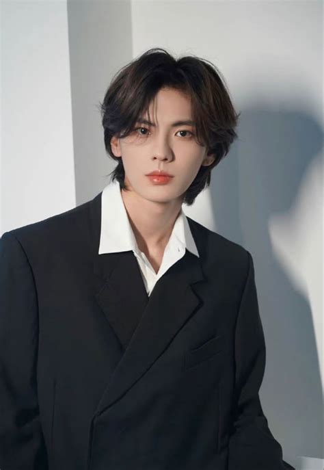 Bi Wenjun Hair Cuts Asian Hair Long Hair Styles Men
