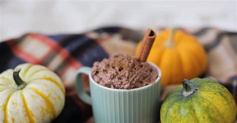 실내 가을 가을 기분 가을 장식 계절 계절 테마 계피 계피 스틱 난색 담요 디저트 따뜻한 음색 떨어지다 러스틱 레저 머그 무스 손 수확