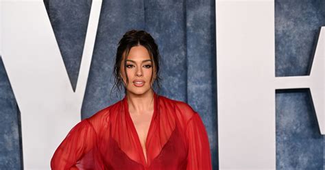 Модель Plus Size Эшли Грэм поделилась обнаженной фотографией