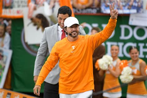 Tony Vitello Jokes About Tennessee Football Fans Streaking If Vols Beat Florida
