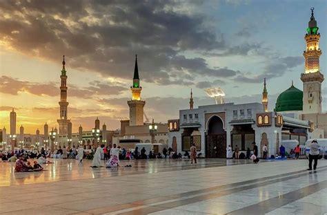 جنجال حضور دو زن با لباس نامناسب در مسجد النبی ویدئو