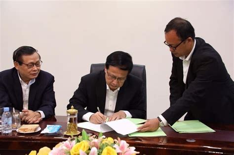 លោក វេង សាខុន