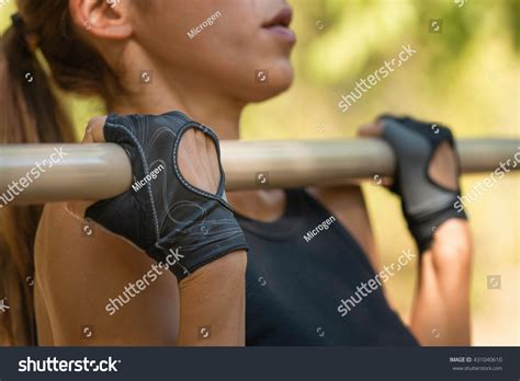 Pull Ups By Female On Pull Foto Stok 431040610 Shutterstock