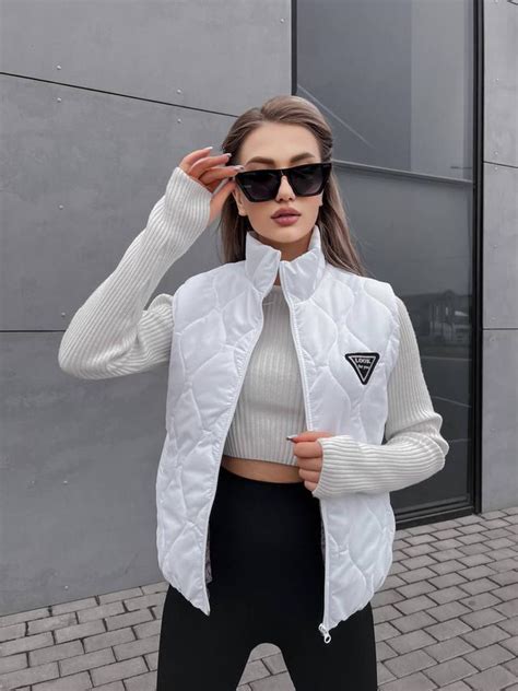 Модна стильна жіноча жилетка на блискавці з кишенями Плащовка 100 силікон 42 44 46 48 Колір 4