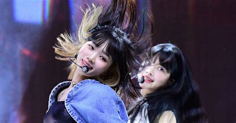 [포토] 김채원 생기 넘치는 컴백 무대