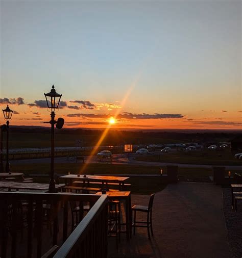 Tattenham Tattenham Corner Looking Like The Place To Be This Spring🌤 Grab A Drink A Bite To