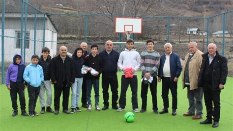 ასპინძის მერიამ „სასკოლო სპორტული ოლიმპიადა 2024“ ის გამარჯვებულ გუნდებს საჩუქრად ფორმები გადასცა