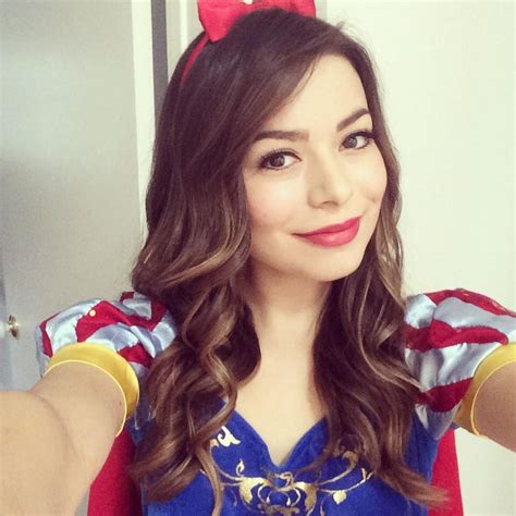 Miranda Cosgrove Selfie