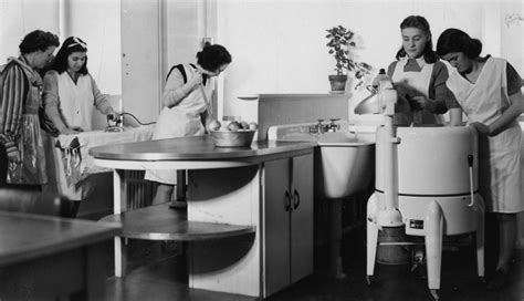 30 Fascinating Vintage Photographs Of Girls Home Economics Classes From