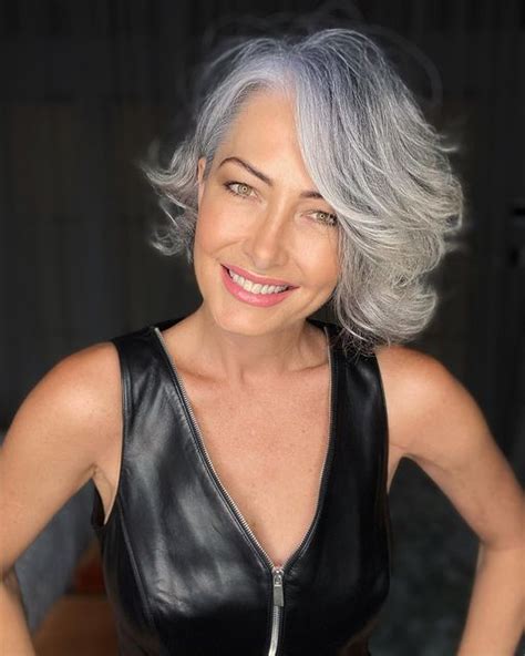 Pin By Rory Mcgregor On G R E Y Silver Haired Beauties Beautiful