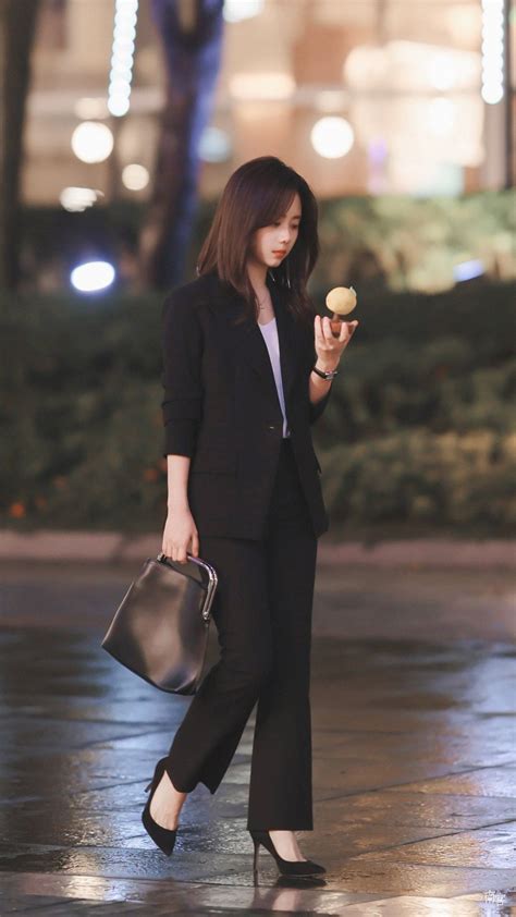 Pin By 🍒𝑿𝒊𝒂𝒐𝒇𝒆𝒏𝒈🍒 ️ On ถานซงอวิ้น Tanxongyun 谭松韵 Classy Work Outfits