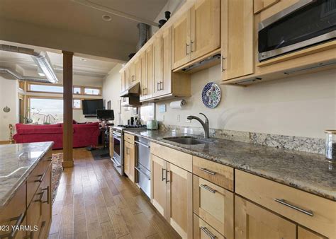 17 N 3rd St 403 Yakima Wa 98901 Redfin