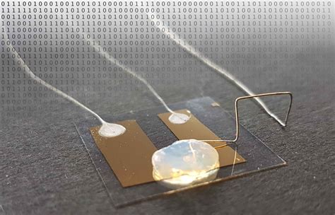 Quasi‐solid‐state Single‐atom Transistors Are 10 000 Times Smaller Than Conventional Silicon