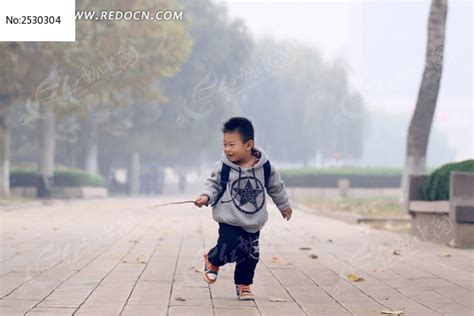 调皮的孩子高清图片下载 红动中国