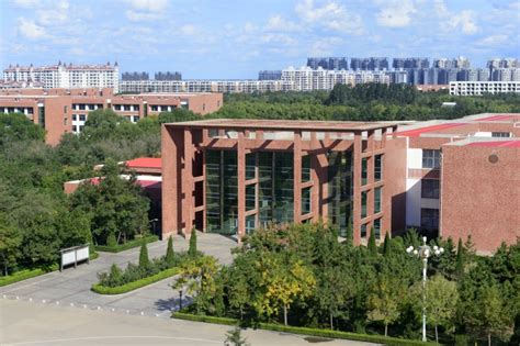 烟台南山学院是公办还是民办属于几本院校？一年学费多少
